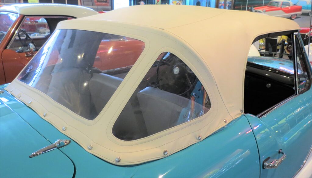 Convertible top: canvas grain | Metropolitan Pit Stop